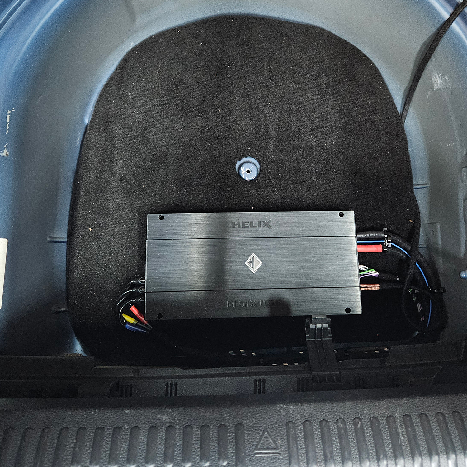 Volkswagen Polo Helix M6 dsp Versterker installatie - D&B Inbouwstation